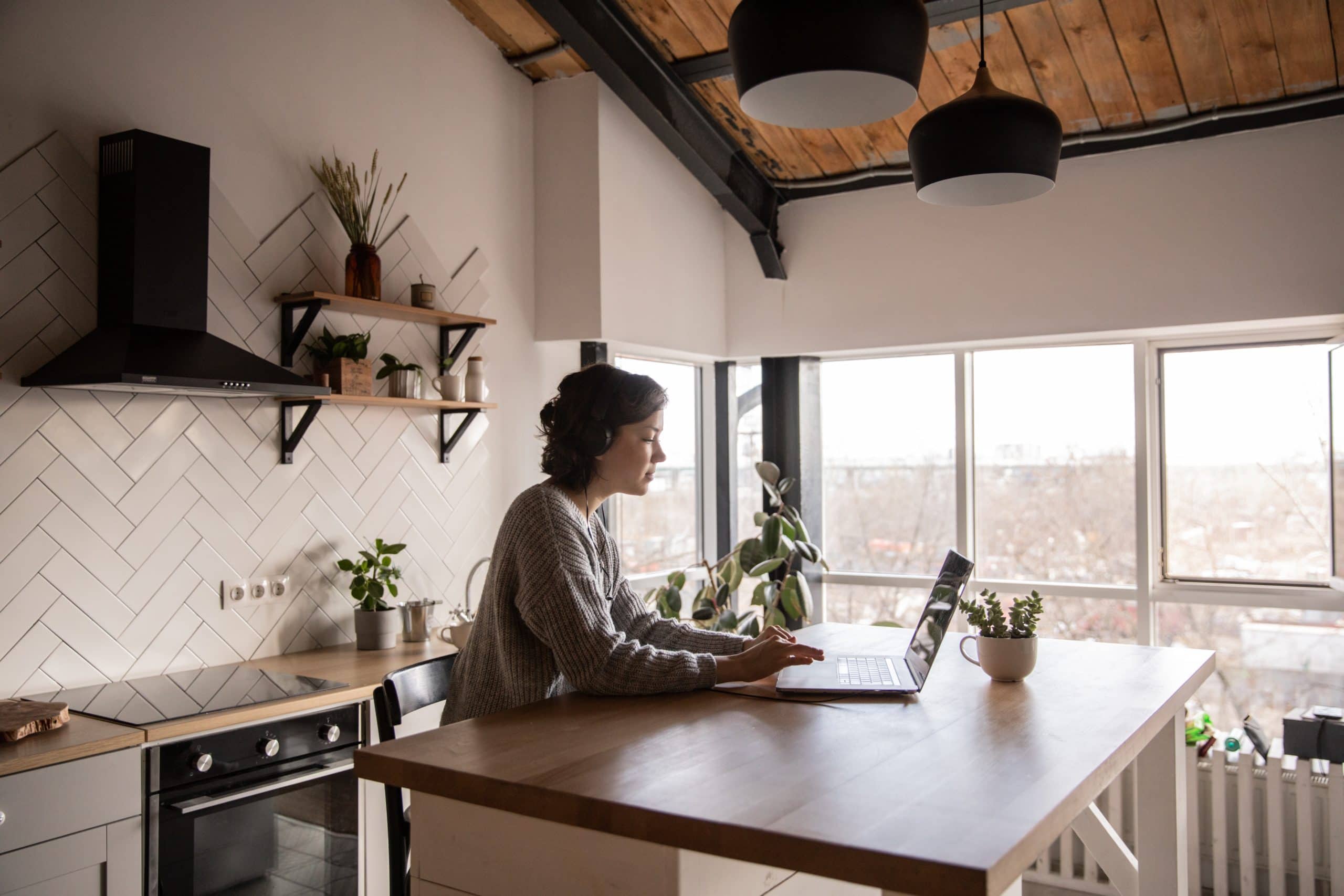 How To Be Productive Working From Home and Stay Focused
